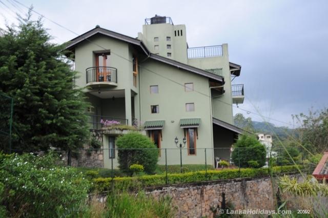 Serviced Bungalows in Kandy - HOLIDAY BUNGALOW IN HANTANA KANDY