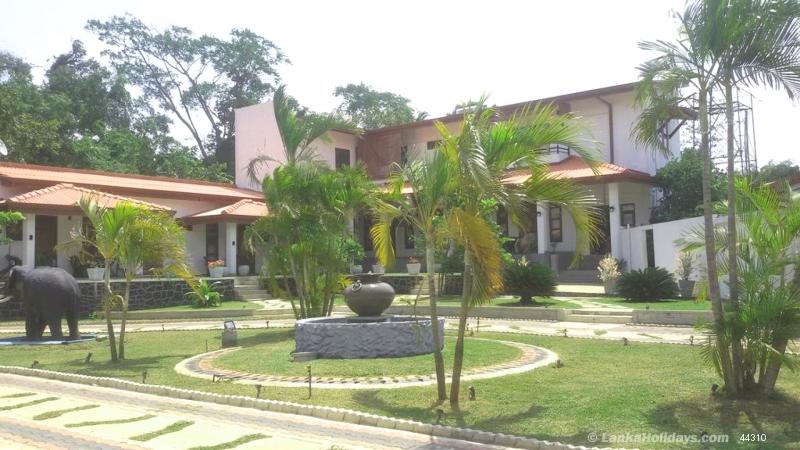 Serviced Hotels in Dambulla - Dambulla Lake Resort
