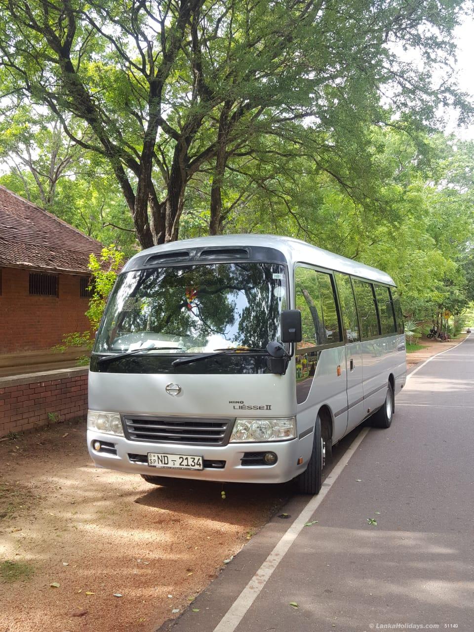 Sri Lanka Bus/Coach Rentals/Hire - A grand super luxury bus Channa tours