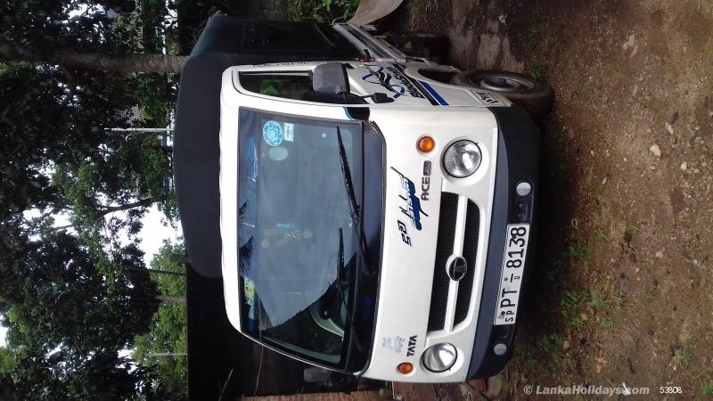 Sri Lanka Lorry Rentals/Hire - Dimo batta lorry for hire